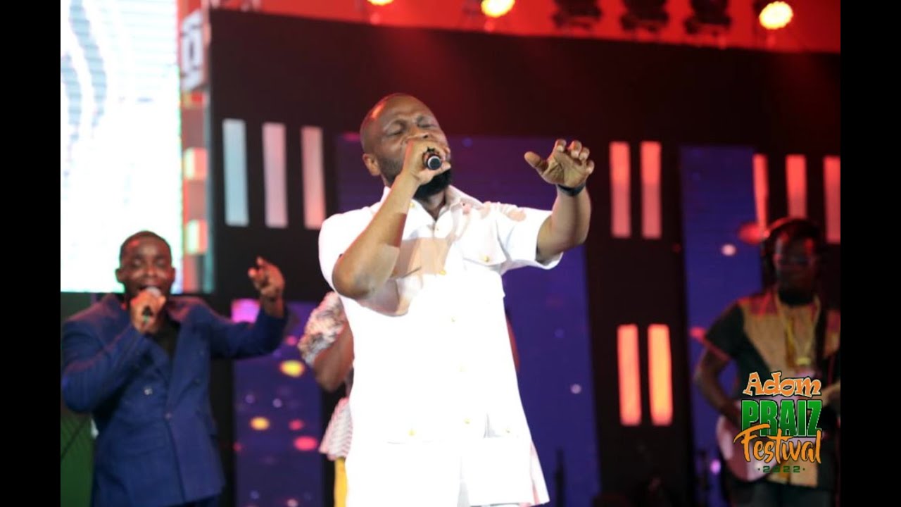 Adom Praiz 2022: Pastor Edwin Dadson thrills fans [Video] - Adomonline.com
