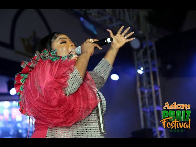 Celestine Donkor wows audience at 2022 Adom Praiz Festival [Video ...