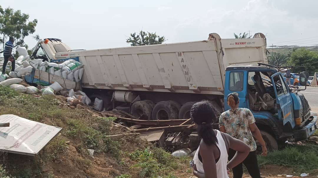 Driver's mate killed, 2 in critical condition in gory accident at Gomoa ...