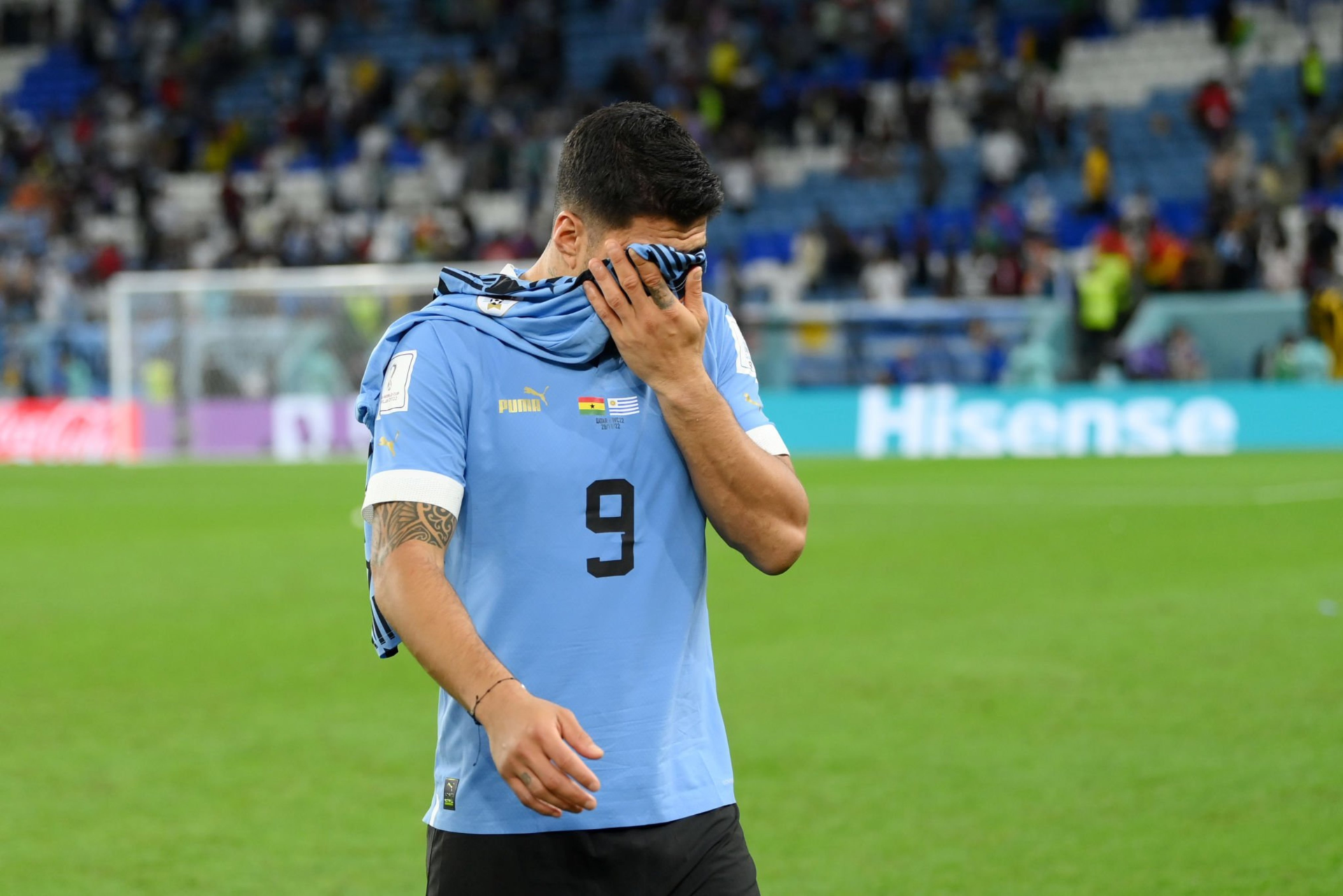 Photos: Suarez in tears - Adomonline.com
