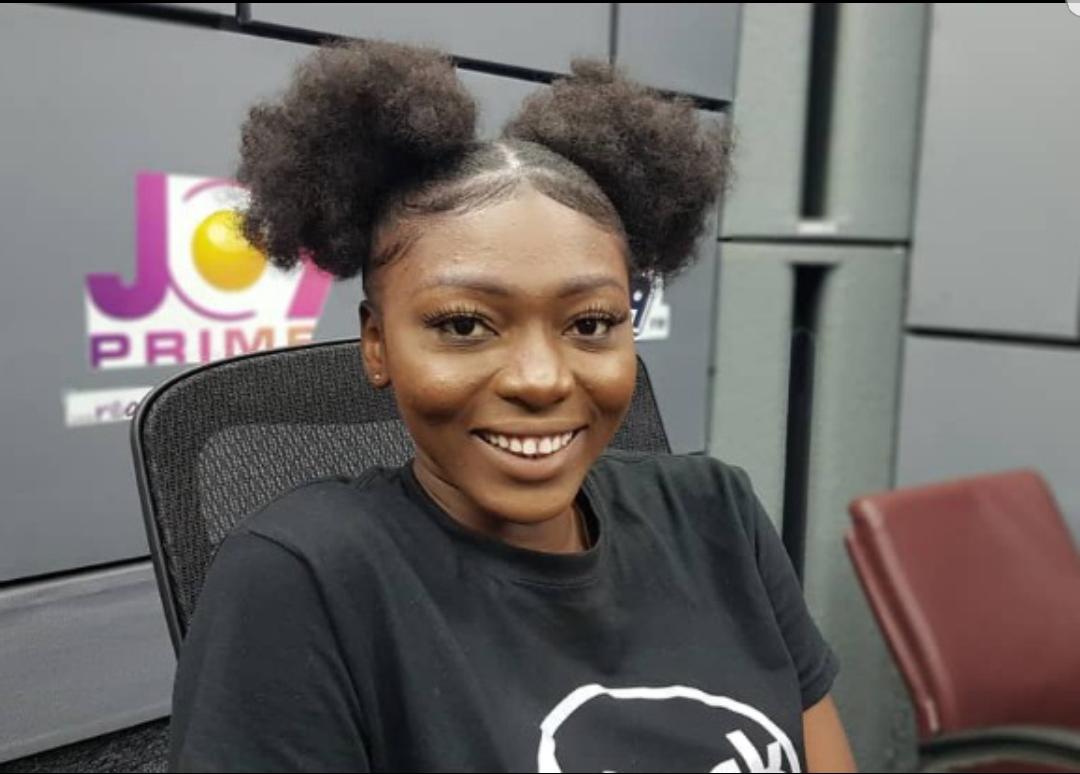 Sefa speaks on kissing Efya in the club in viral video - Adomonline.com