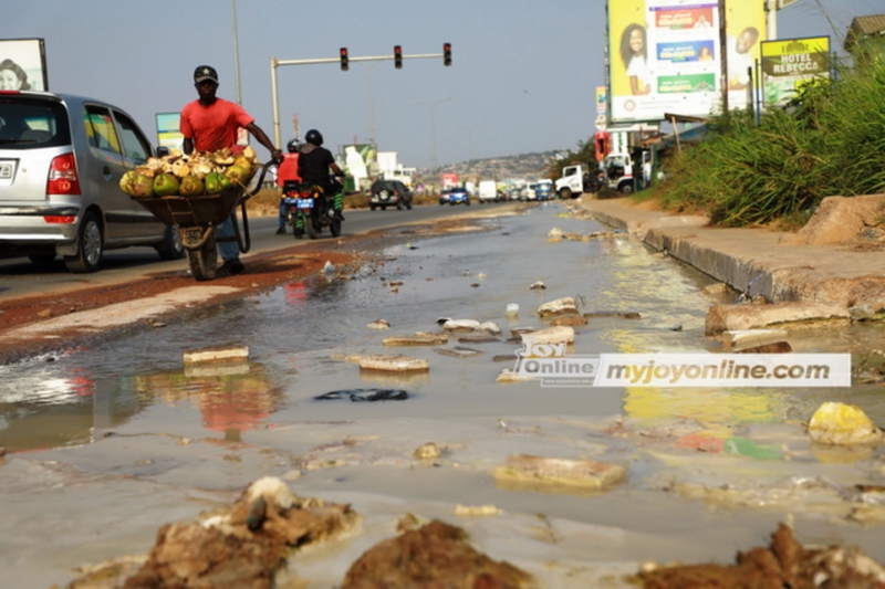 Waste water pours freely on Accra-Kasoa road - Adomonline.com