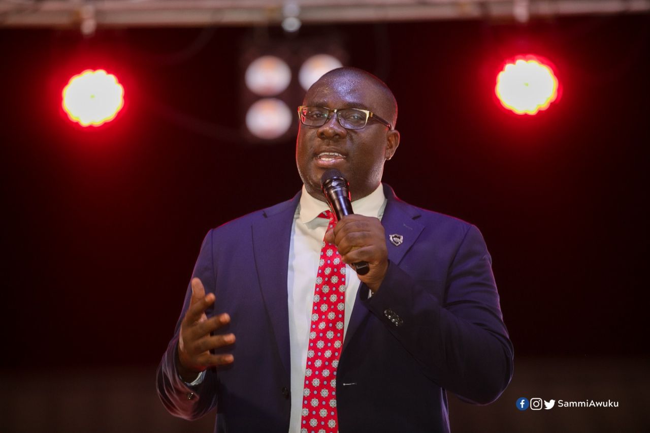 Sammi Awuku serenades NLA staff, partners on Val's Day - Adomonline.com