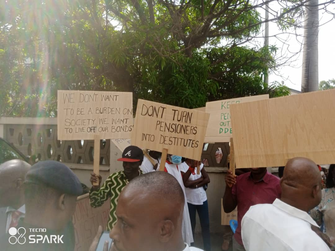 Individual Pension Bondholders picket at Finance Ministry - Adomonline.com