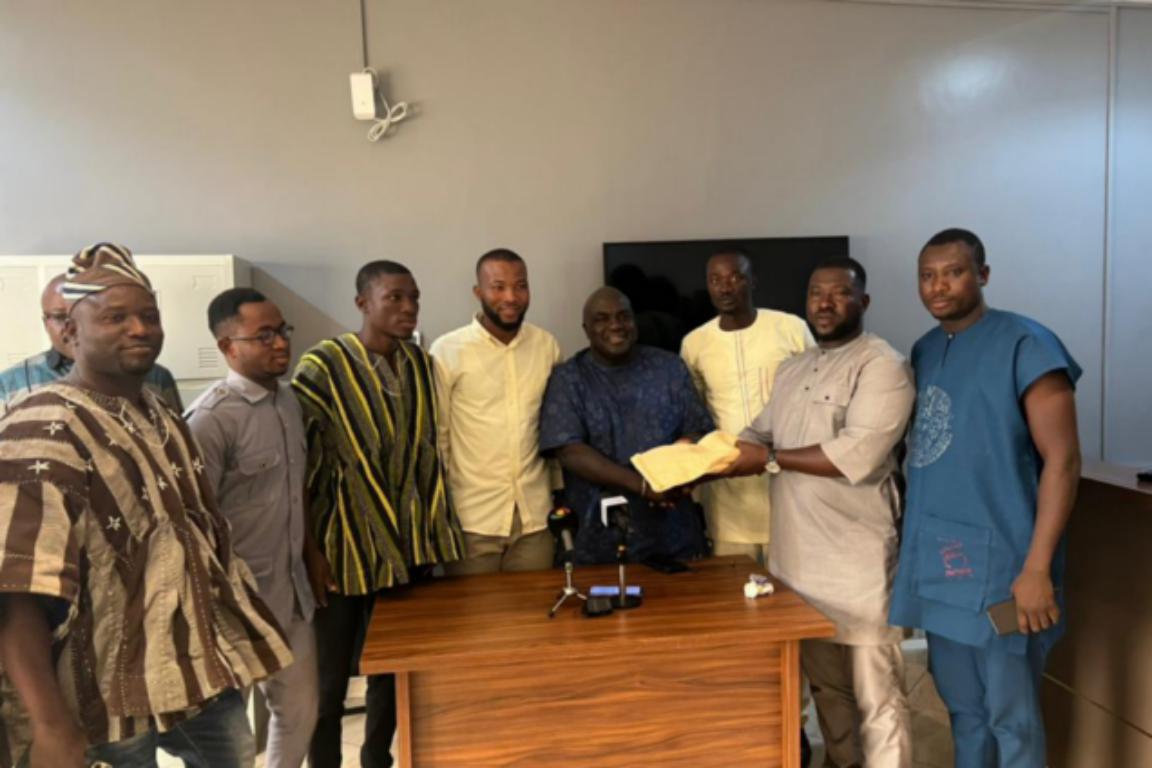 'Bole-Bamboi Youth for JM 2024' donates towards Mahama's campaign ...