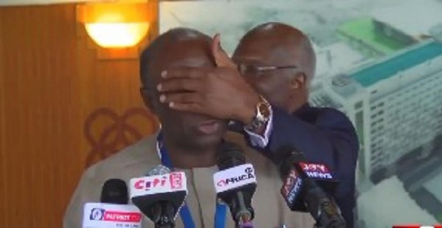 KT Hammond jokingly 'blinds' Kwabena Donkor in Parliament - Adomonline.com