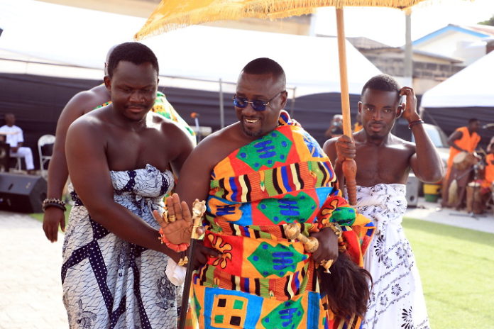 Adom TV presenters dazzle in traditional regalia to climax Ghana Month ...