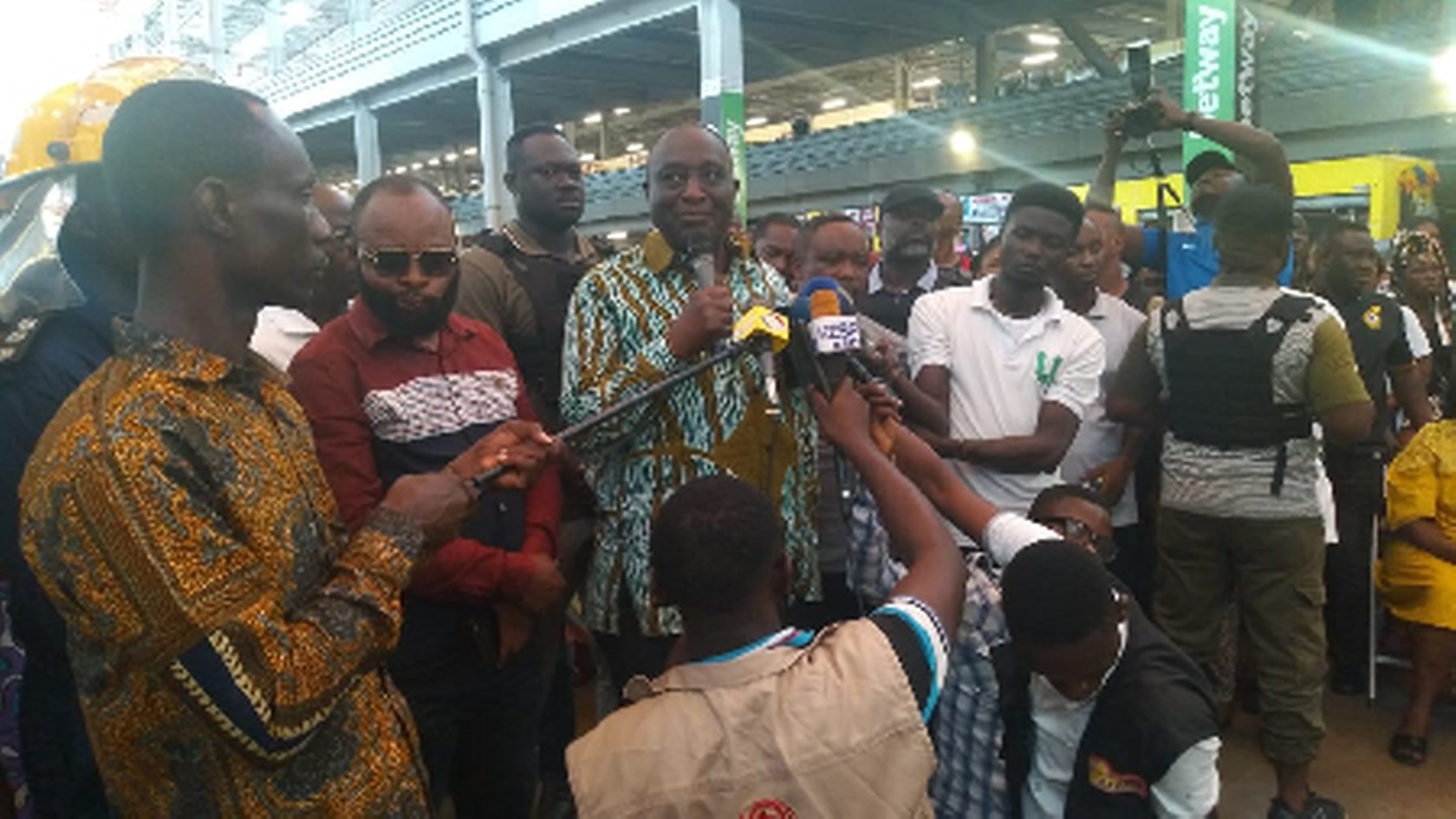 Alan Kyerematen donates GH¢100K to Kejetia fire victims - Adomonline.com