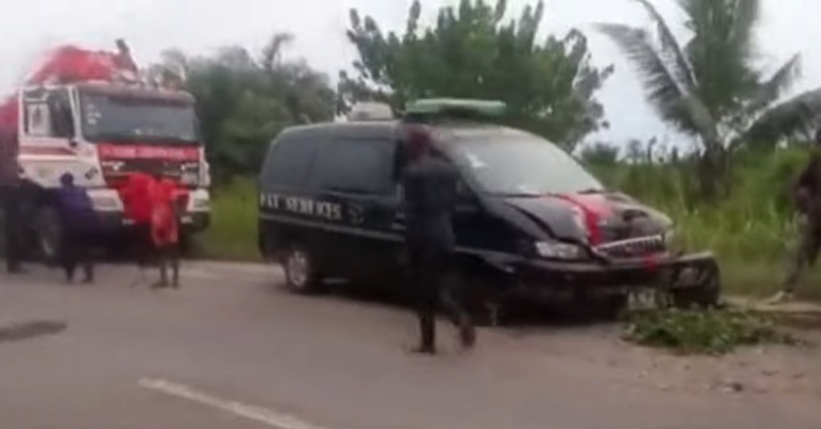 Ambulance carrying corpse involved in accident, 1 in critical condition ...