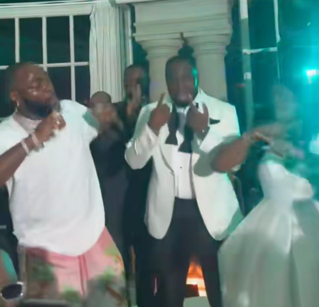 Davido surprises couple at the wedding reception [Video] - Adomonline.com