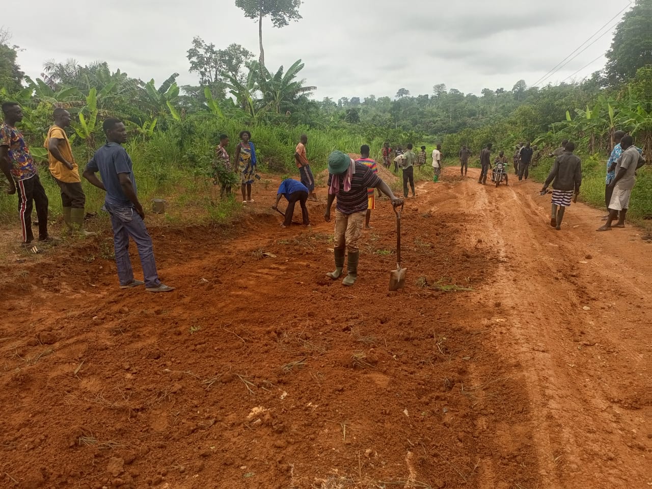 14 communities at Sehwi unite to fix deathtrap roads after gov't's ...