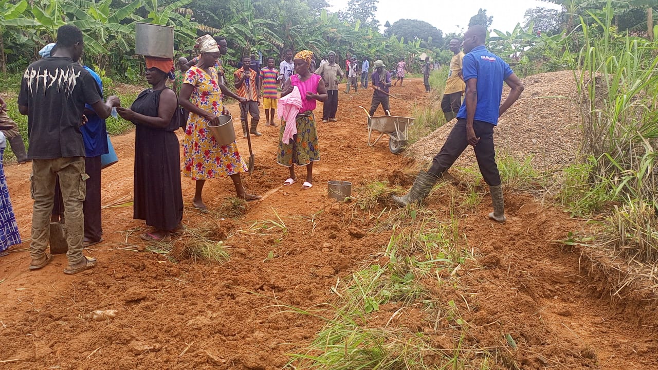 14 communities at Sehwi unite to fix deathtrap roads after gov't's ...