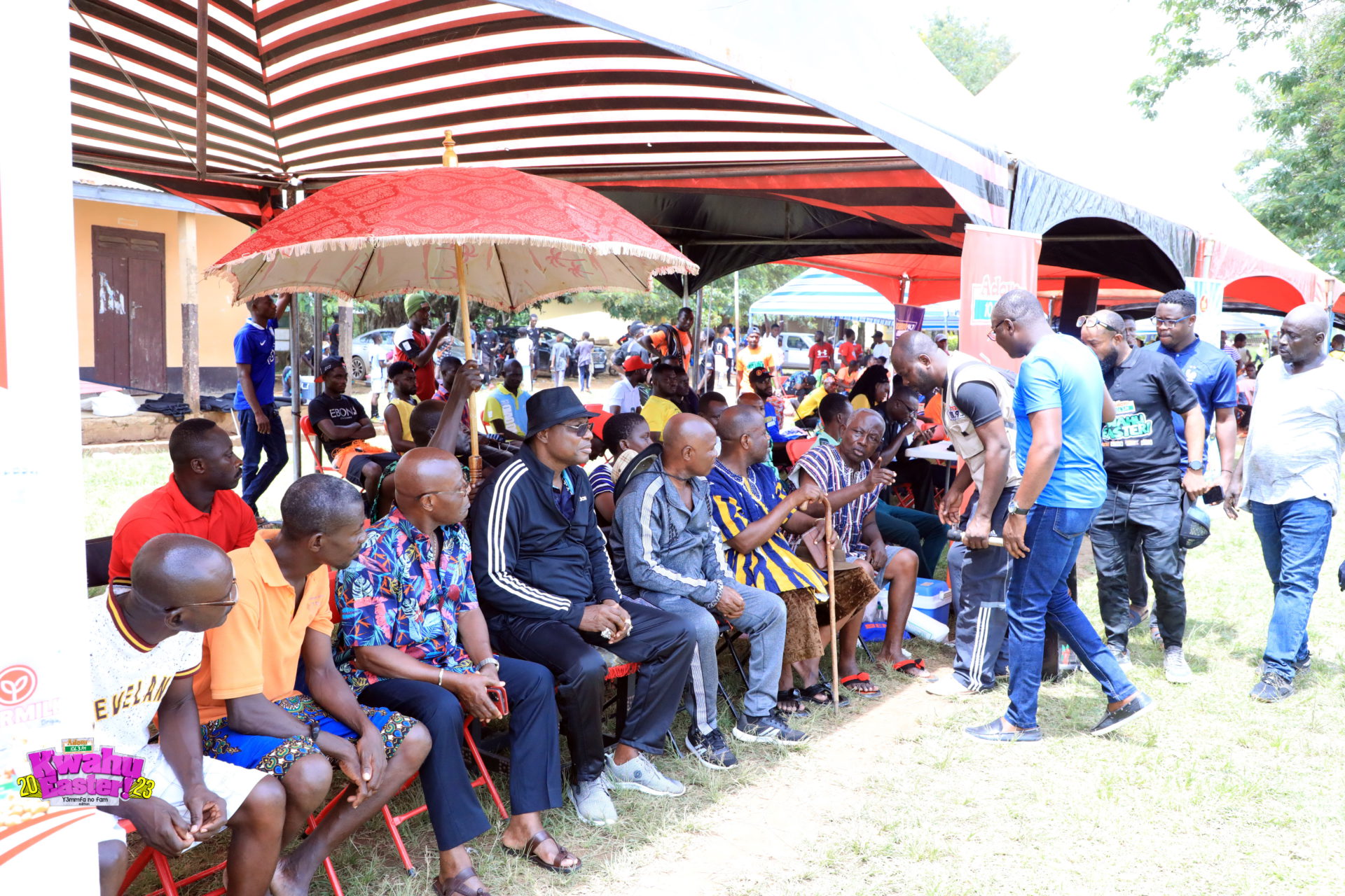 Obomeng Chief inaugurates Kwahu Obomeng astroturf park - Adomonline.com