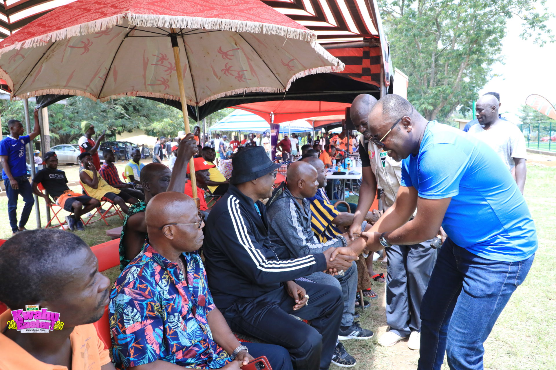 Obomeng Chief inaugurates Kwahu Obomeng astroturf park - Adomonline.com