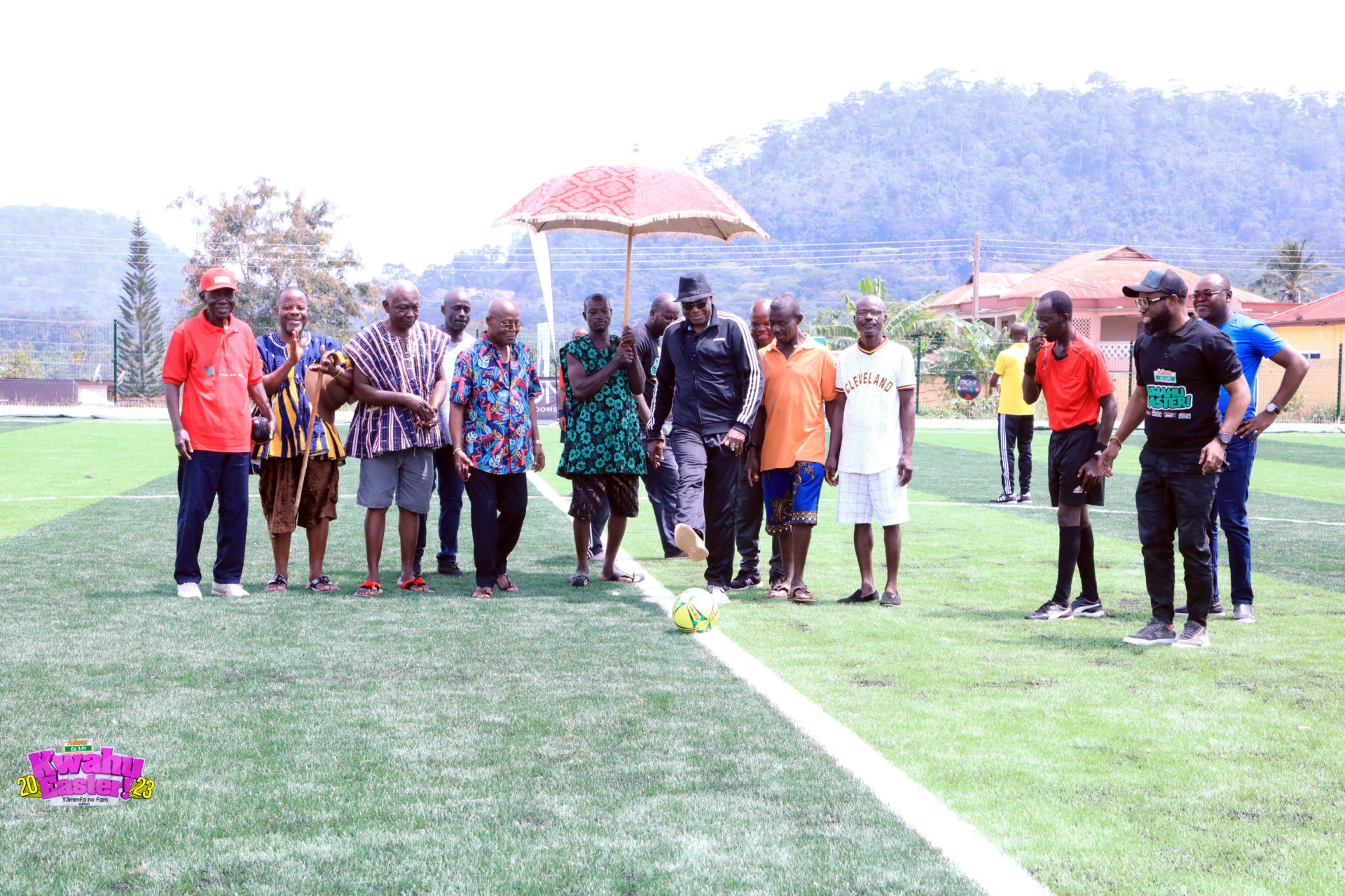 Obomeng Chief inaugurates Kwahu Obomeng astroturf park - Adomonline.com