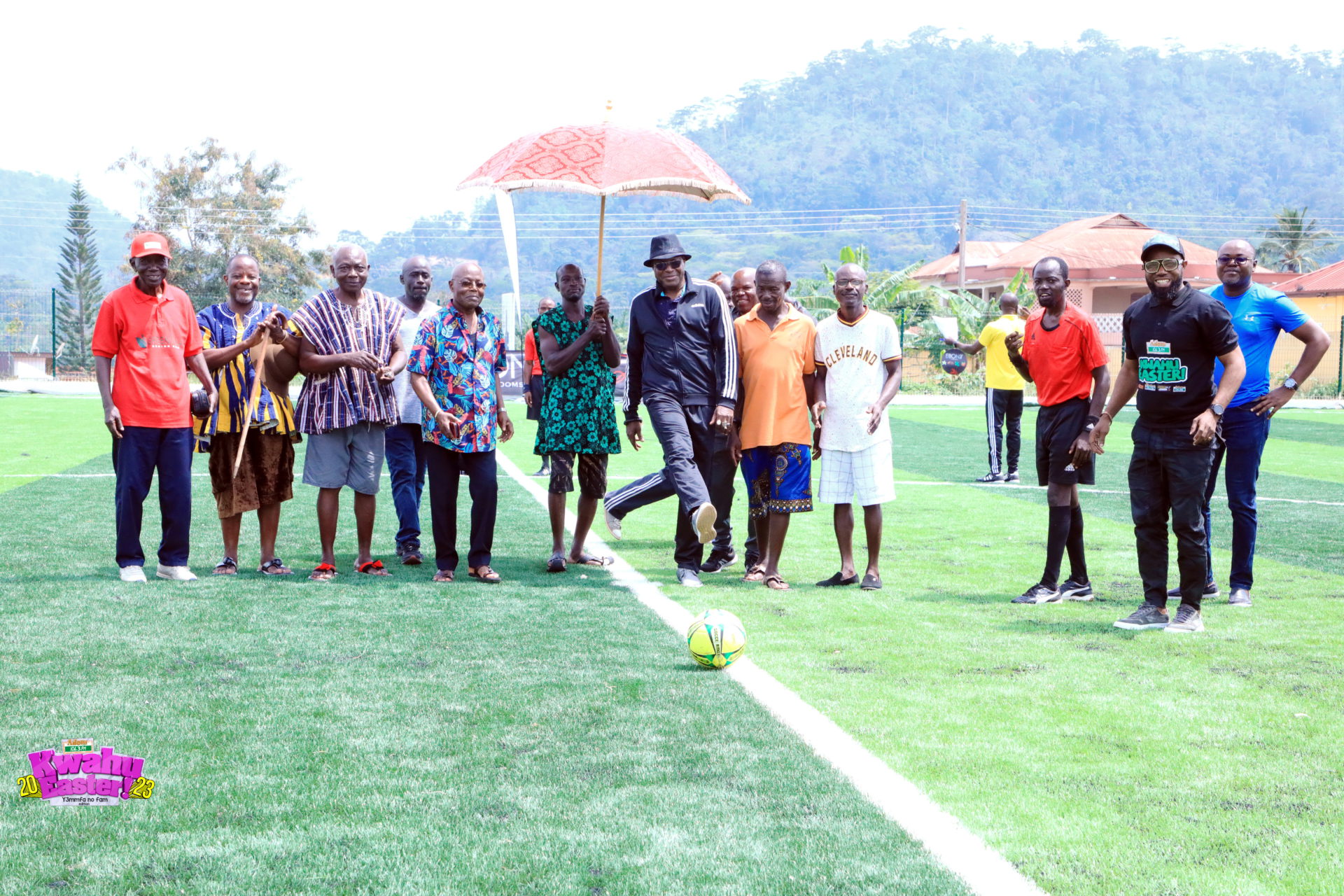 Obomeng Chief inaugurates Kwahu Obomeng astroturf park - Adomonline.com