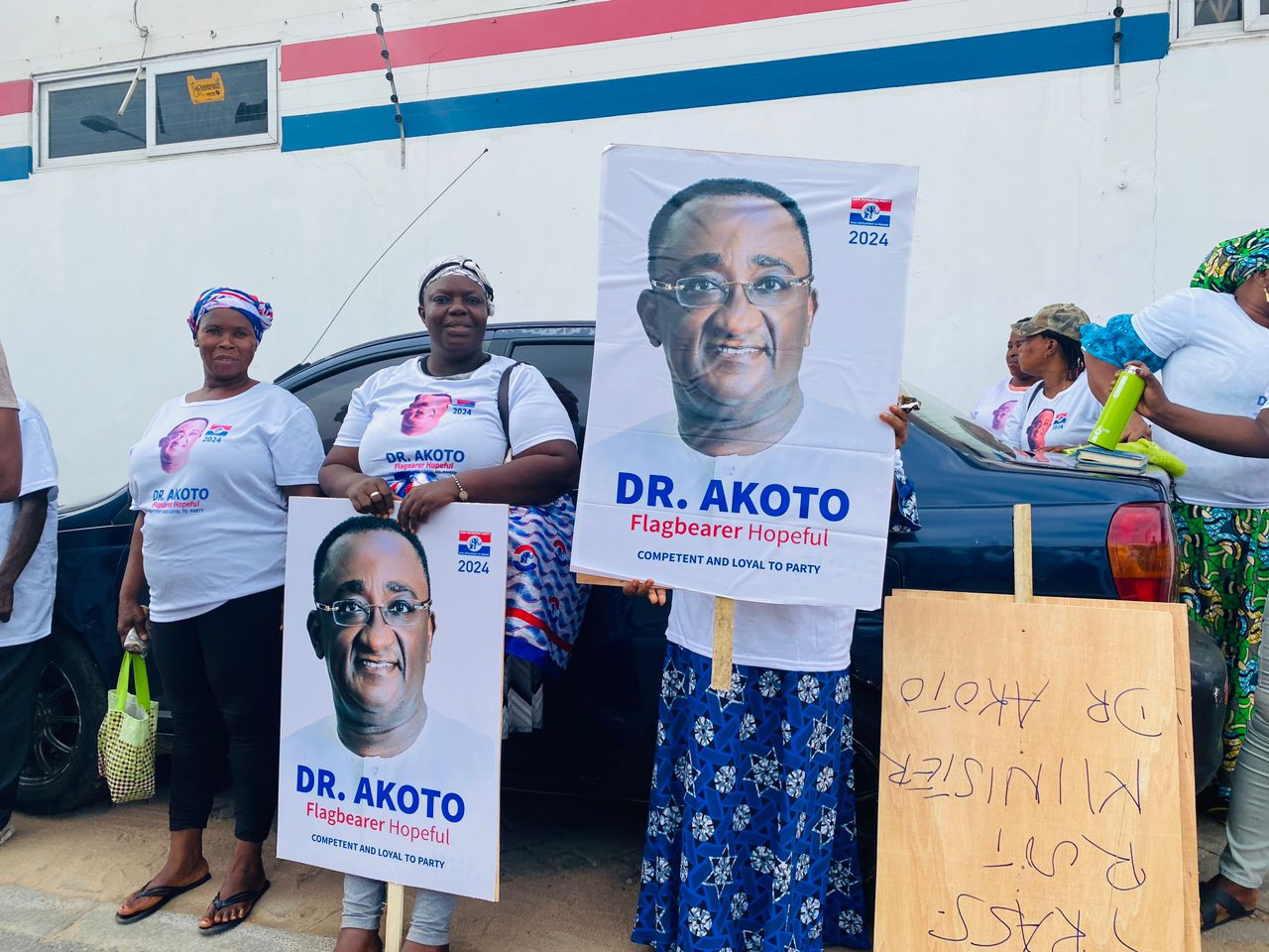 NPP flagbearership race: Supporters pick form for Dr Afriyie Akoto ...