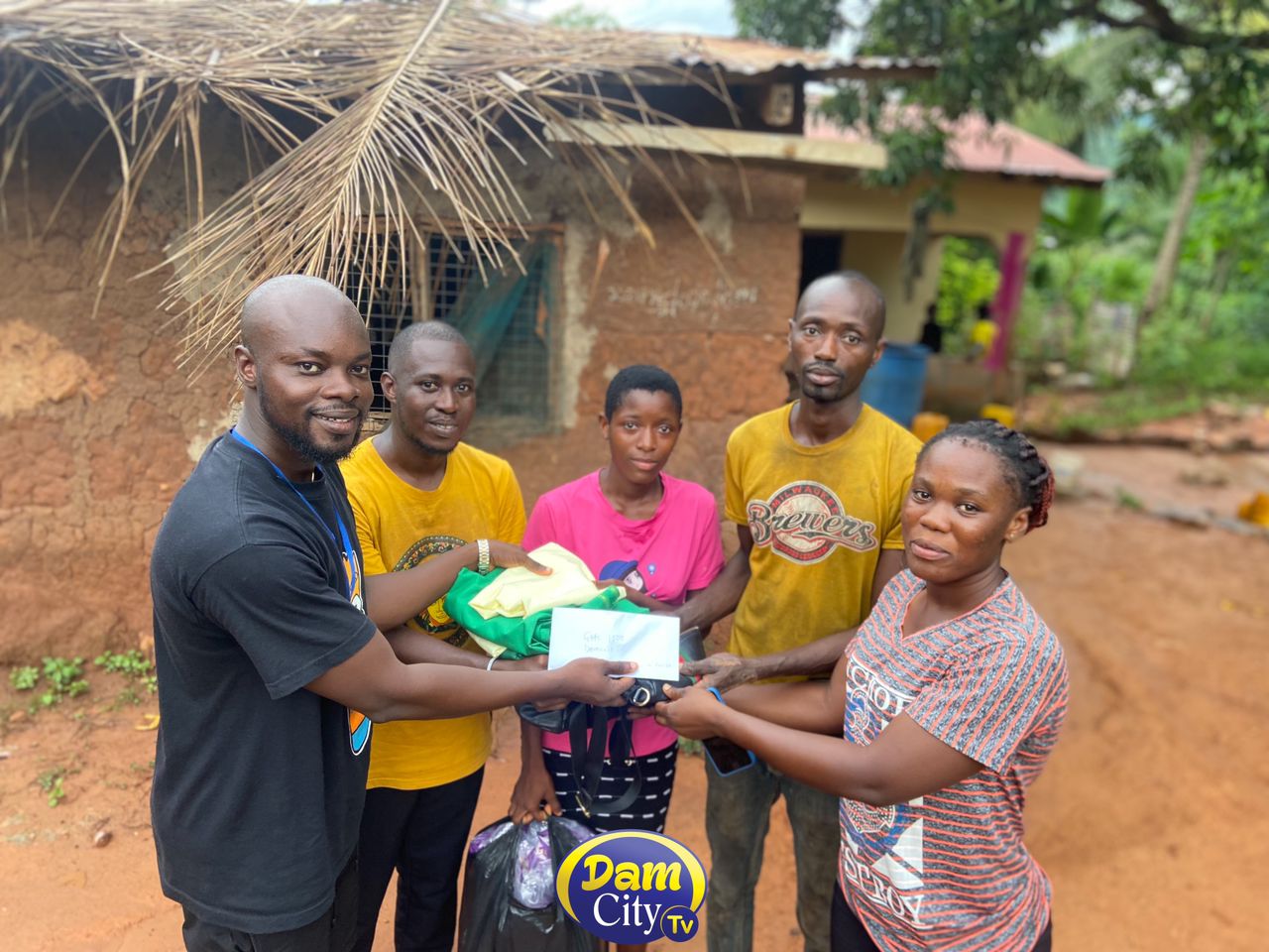 Ghanaians donate sanitary pad, GHC1,000, others to school girl who went ...