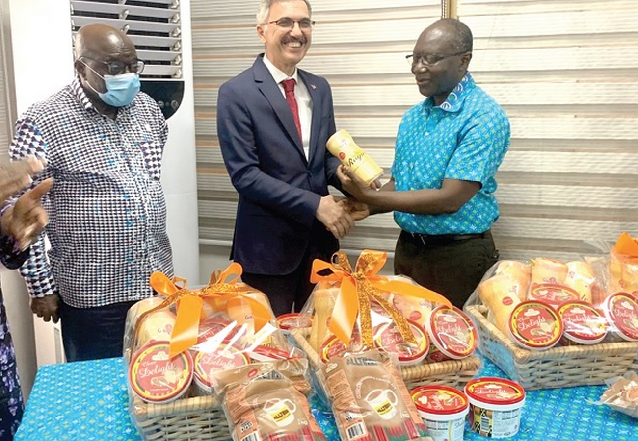 Ghana presents containers of cocoa products to Türkiye - Adomonline.com