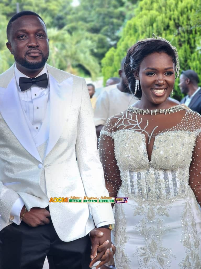 5 minutes kiss, serenade, other romantic scenes from Tima Kumkum's ...