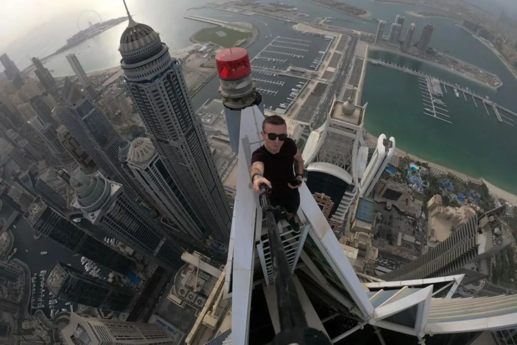 Daredevil known for high-rise stunts dies after falling from 68th floor