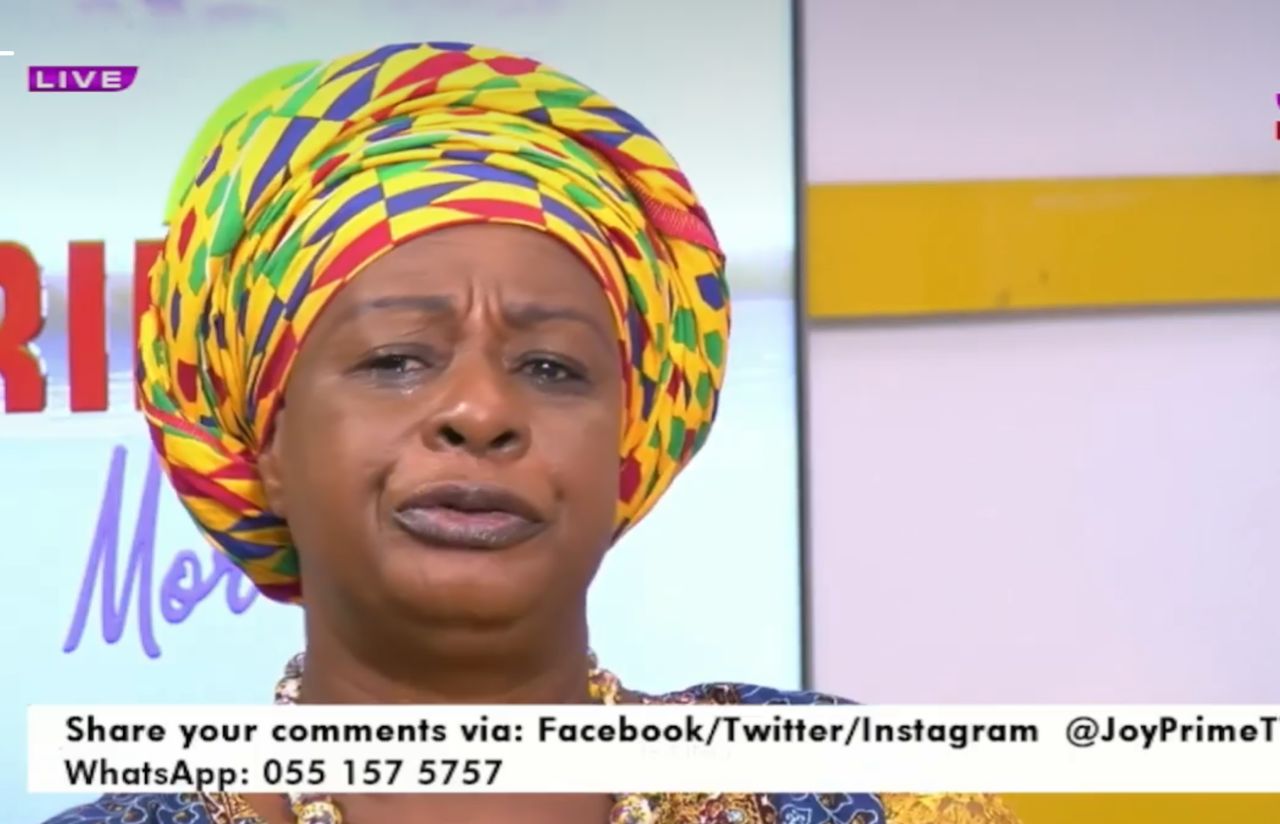 Nana Adwoa Awindor breaks down in tears talking about her life, Efya ...
