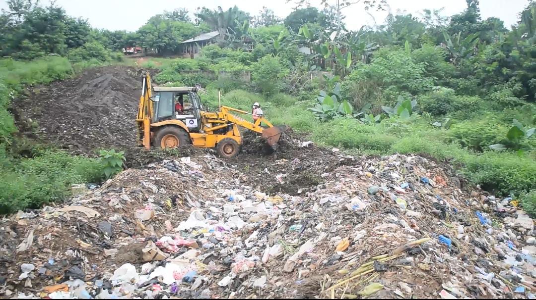 Sehwi Bodi DCE kicks against indiscriminate refuse disposal to save ...