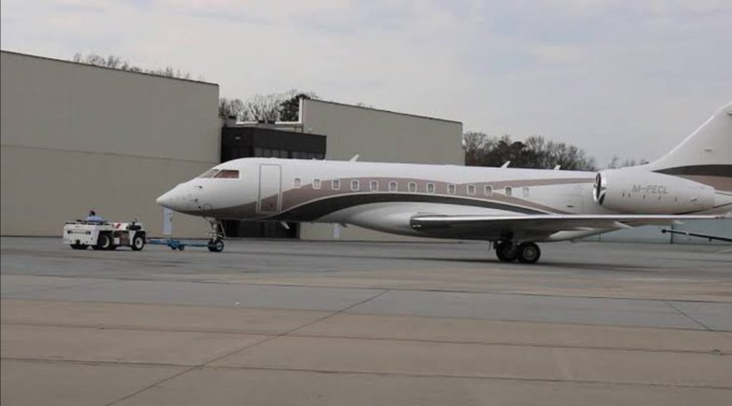 Passengers escape crash as Davido's father's private jet catches fire ...