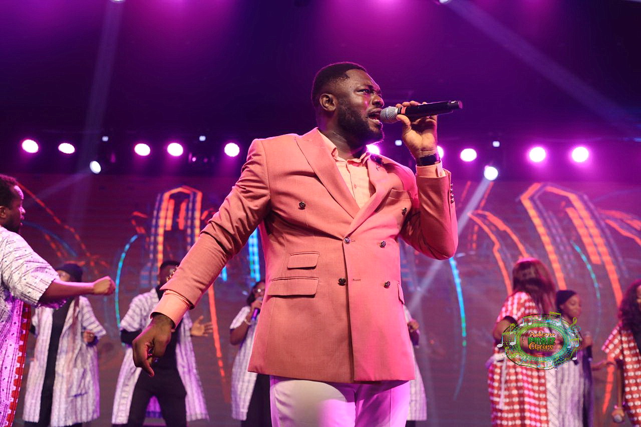 2023 Adom Praiz: Kofi Peprah lifts spirits with energetic performance ...