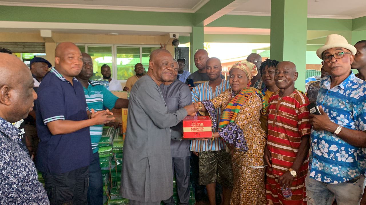 Tanker Owners Union presents items worth GH¢500,000 to displaced ...