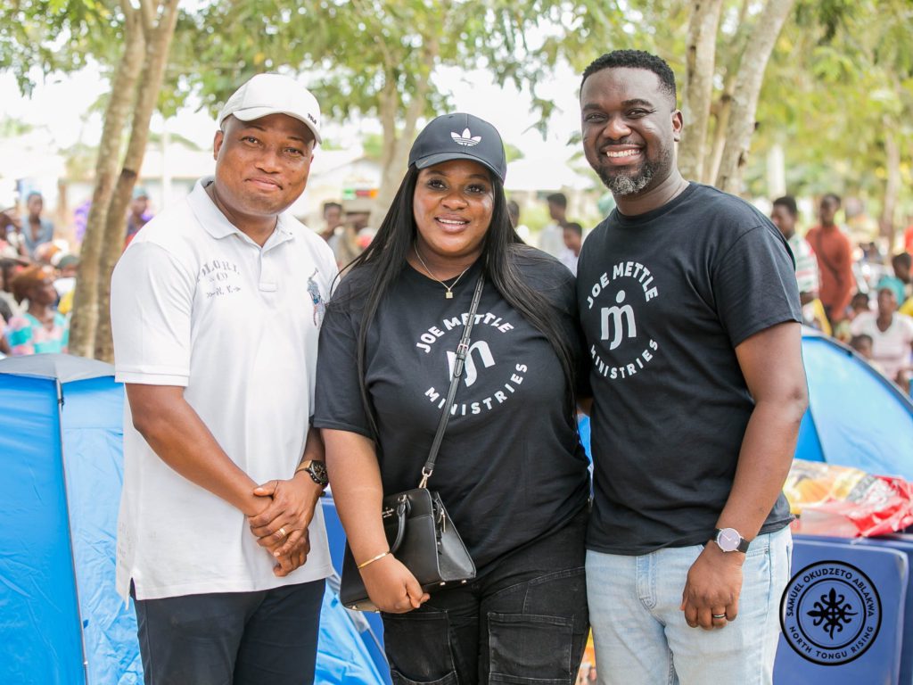 Joe Mettle supports North Tongu flood victims - Adomonline.com