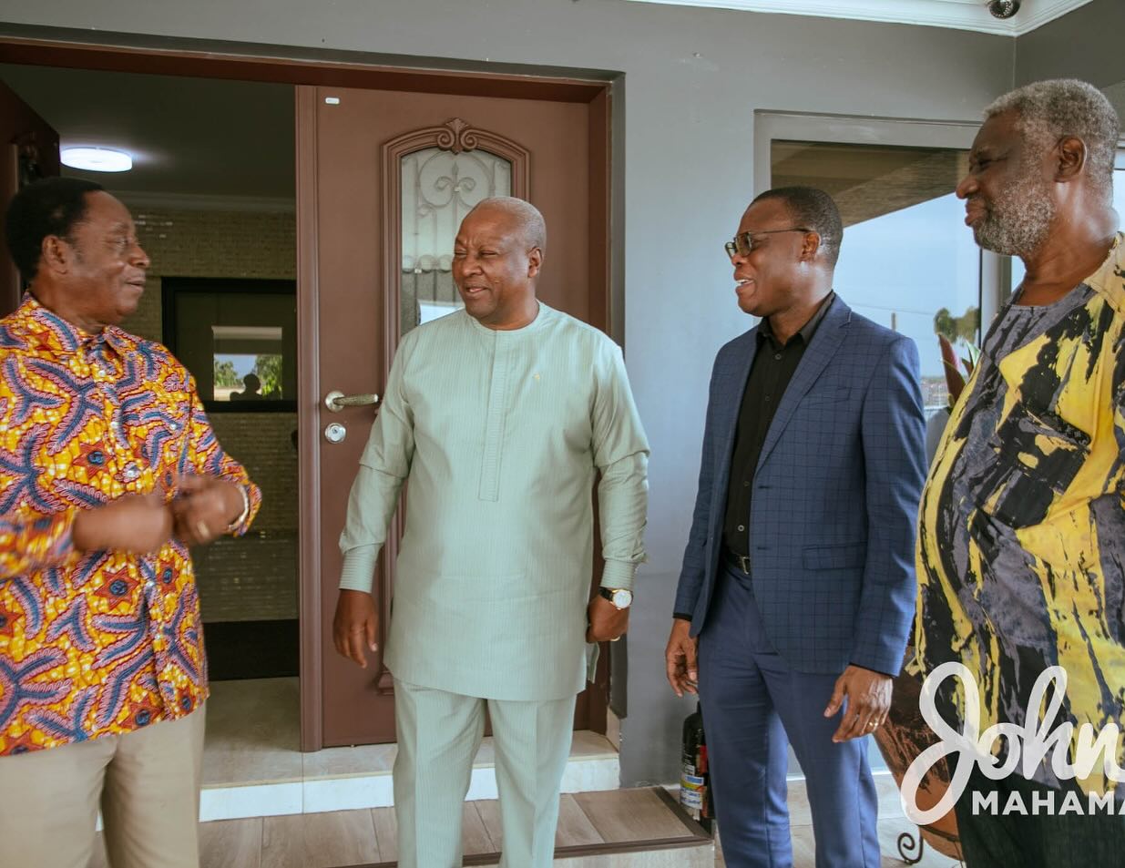 Mahama surprises Dr Kwabena Duffuor [Photos] - Adomonline.com