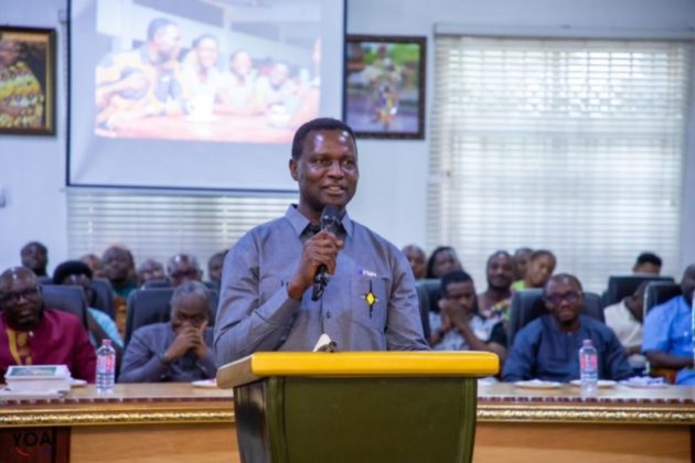 Asuom Senior High gets 400 tables and chairs from Ministry of Education ...