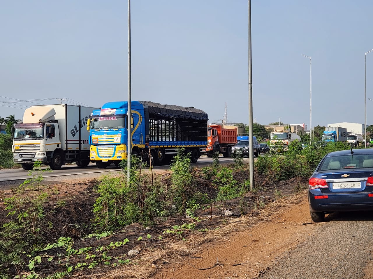 Accident causes gridlock on Accra-Tema motorway [Photos] - Adomonline.com