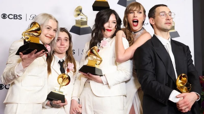 In pictures: Red carpet and ceremony at Grammy Awards - Adomonline.com