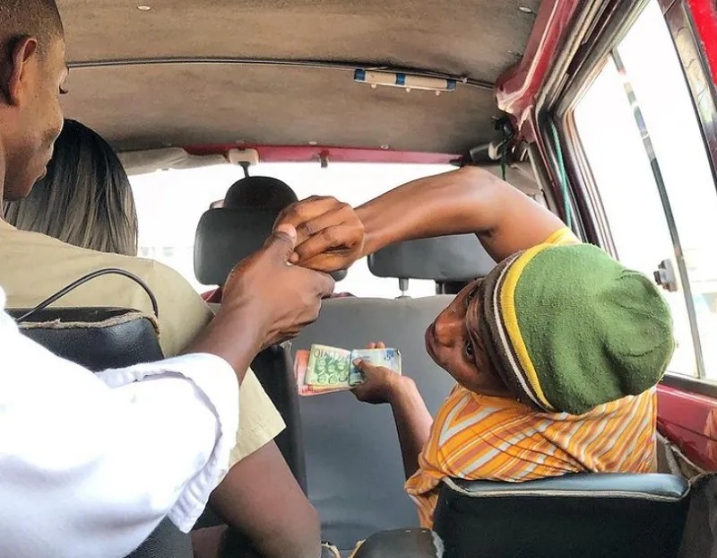 'Mate', passenger in near fisticuff over 50p change - Adomonline.com