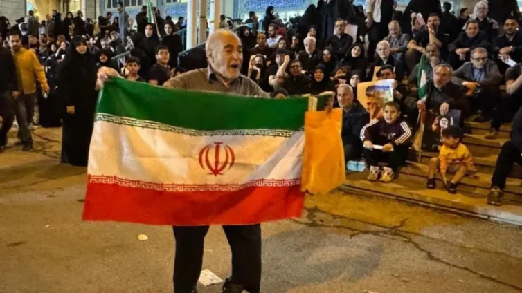 Crowds gather ahead of Iranian president’s funeral - Adomonline.com