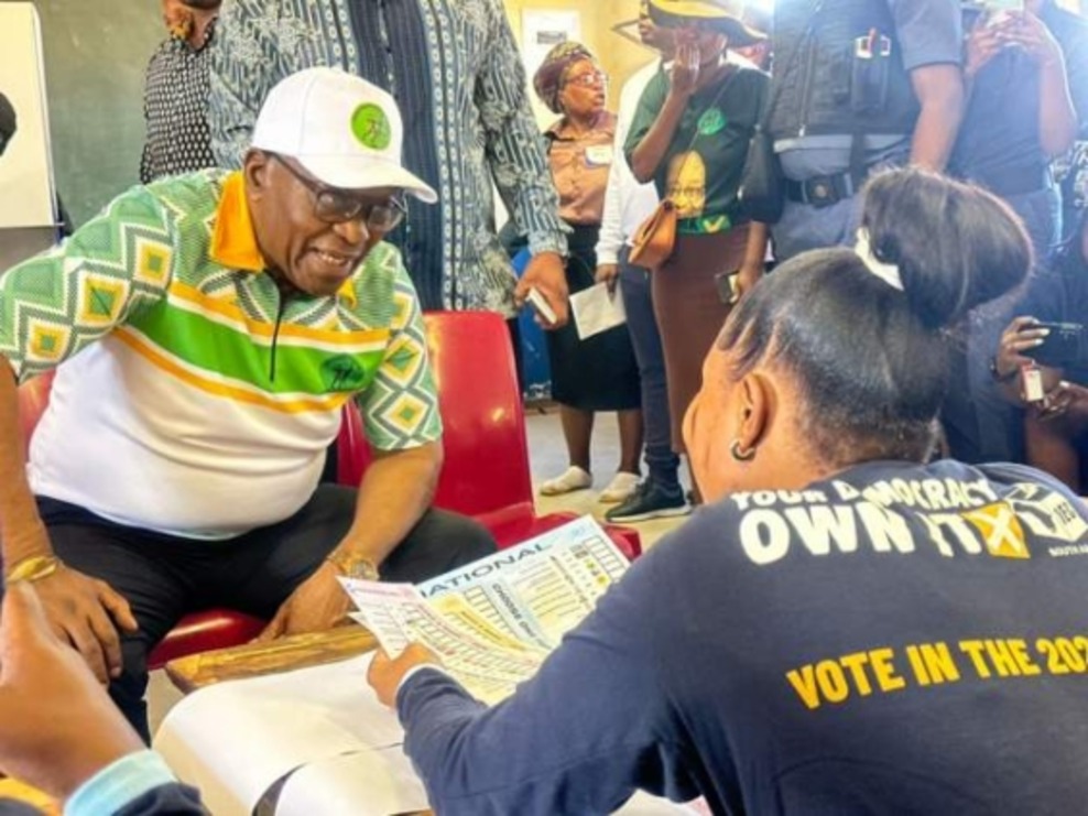 Jacob Zuma votes after being barred from running himself - Adomonline.com