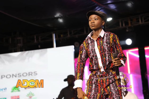 Emotional moment as Lee sings KK Kabobo's classic at Nsoromma Season 6 ...