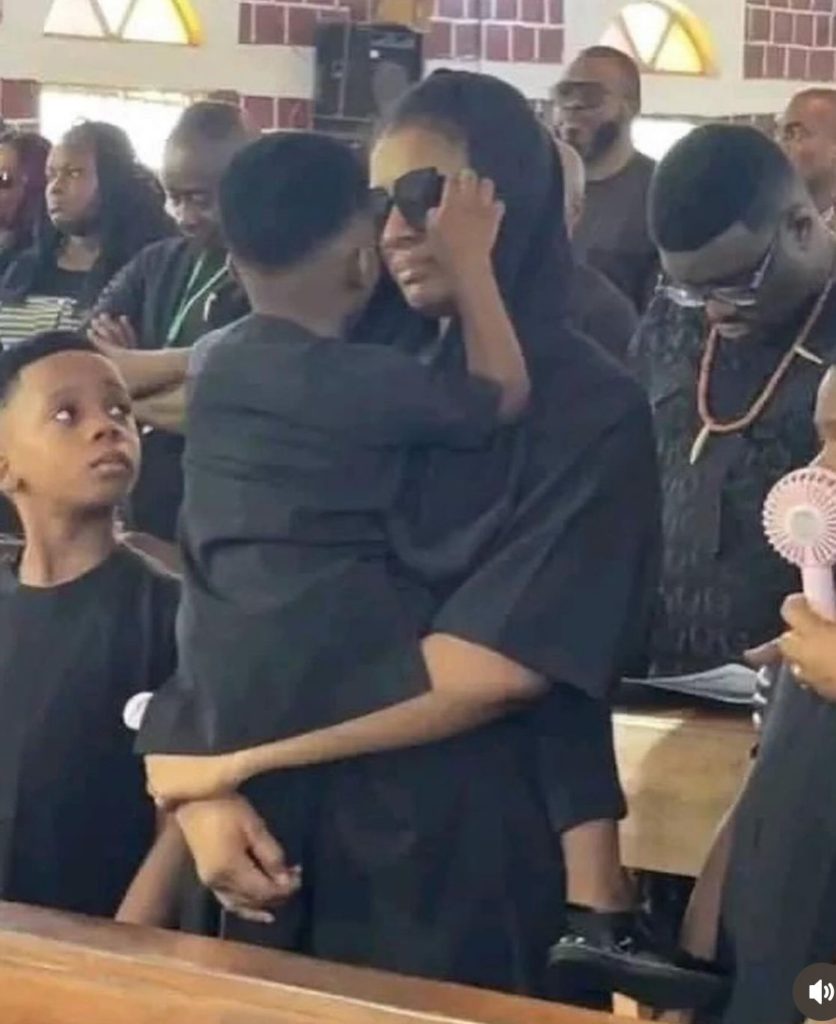 Heartbreaking video of late Jnr Pope's son at his funeral - Adomonline.com