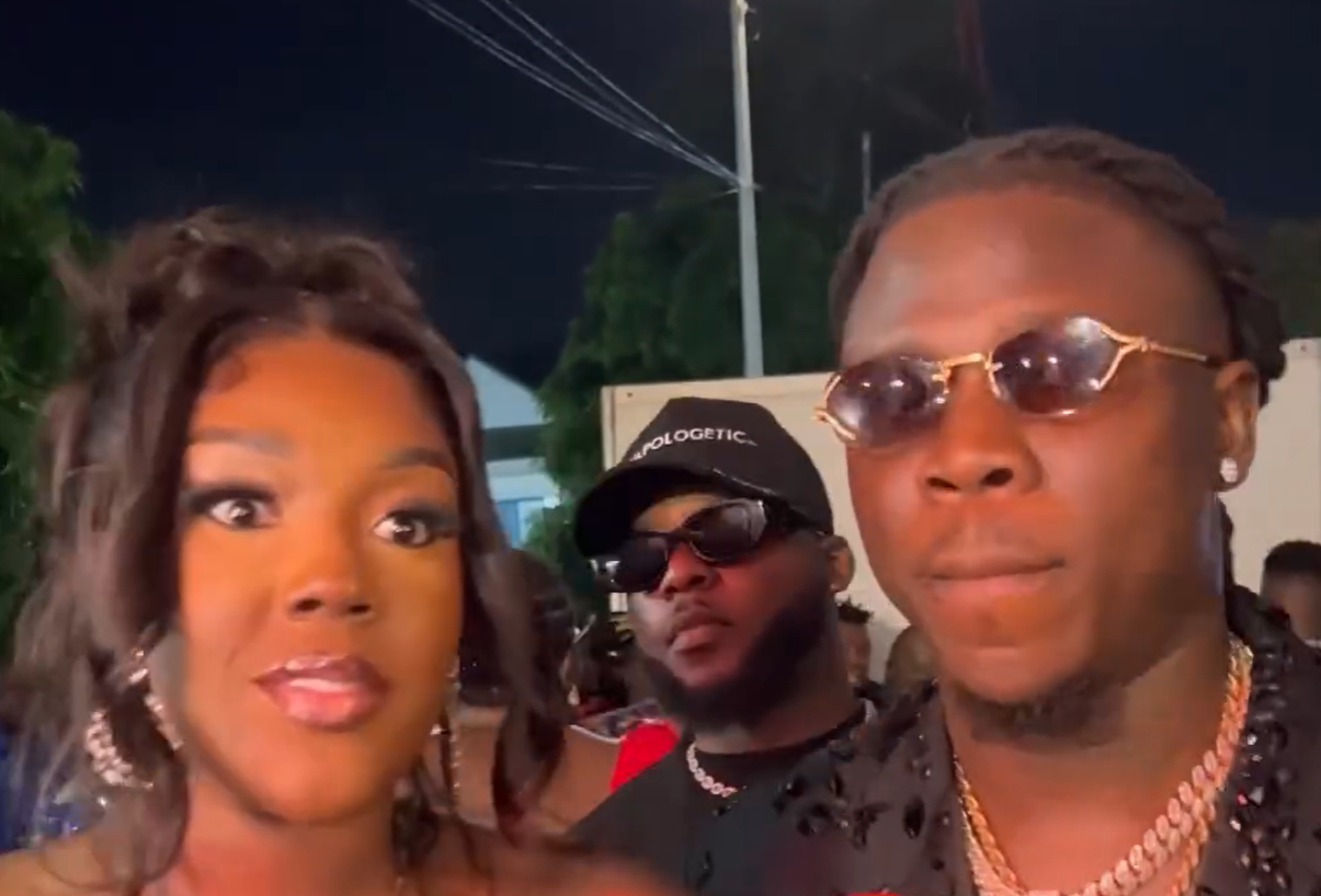 #25thTGMAs: Stonebwoy and Dr. Louisa's glamorous entrance [Video] - Adomonline.com