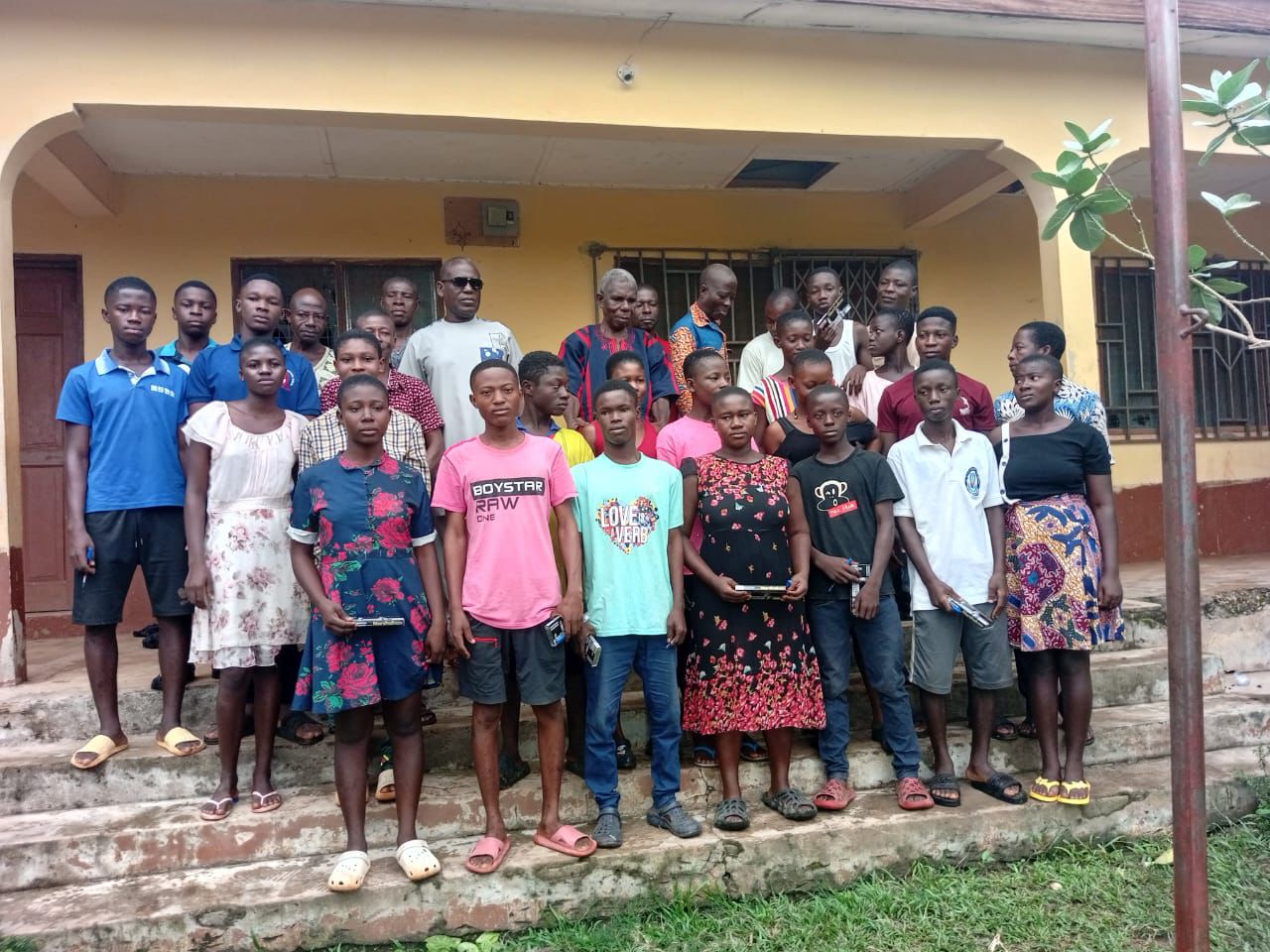 Akyem Abenase Agona Adonten Education Fund supports BECE candidates ...