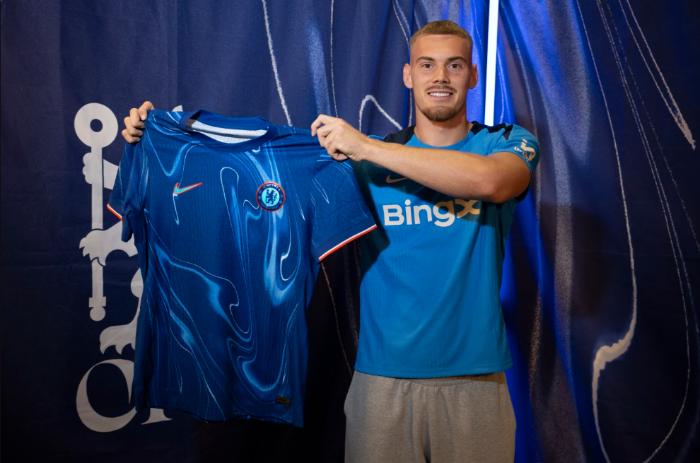 Chelsea sign keeper Jorgensen from Villarreal - Adomonline.com