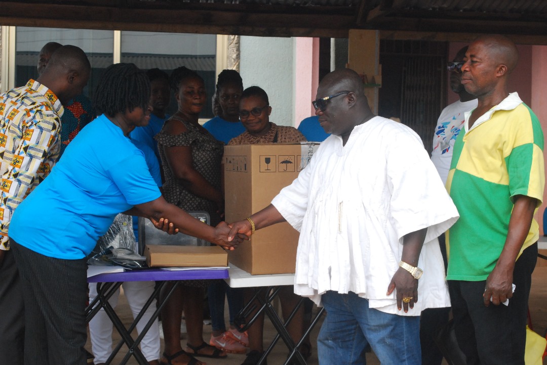 Akwamuhene donates GH¢300,000 lab equipment to Akyem Awisa clinic ...