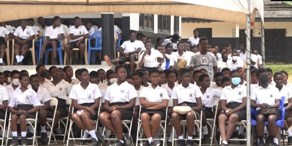 Accra High School receives 2400 tablets under 1 Tablet- 1 Student ...