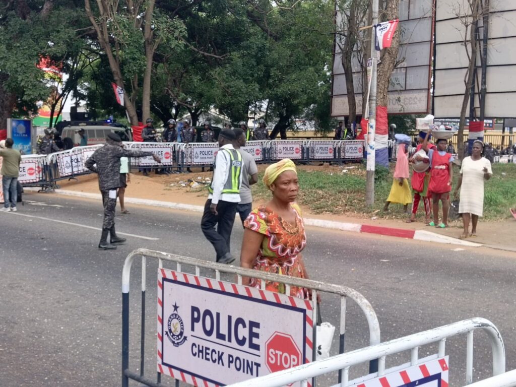 #ReOccupyJulorbiHouse demo: Police block roads to Jubilee House ...