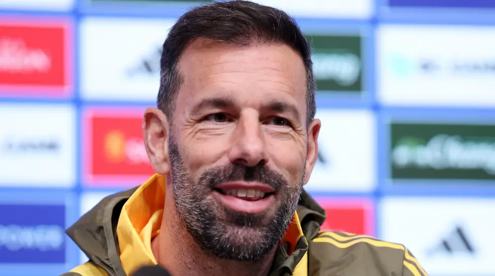 New Leicester boss Van Nistelrooy 'astonished' by offers - Adomonline.com New Leicester boss Van Nistelrooy 'astonished' by offers - Adomonline.com