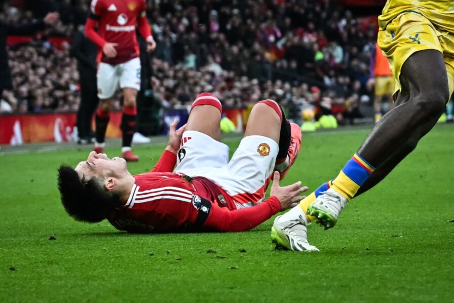 Cruciate knee ligament injury for Man Utd's Martinez - Adomonline.com