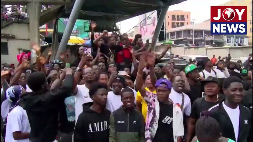Adum Fire: Traders pull down roofing sheets used by KMA to cordon off ...