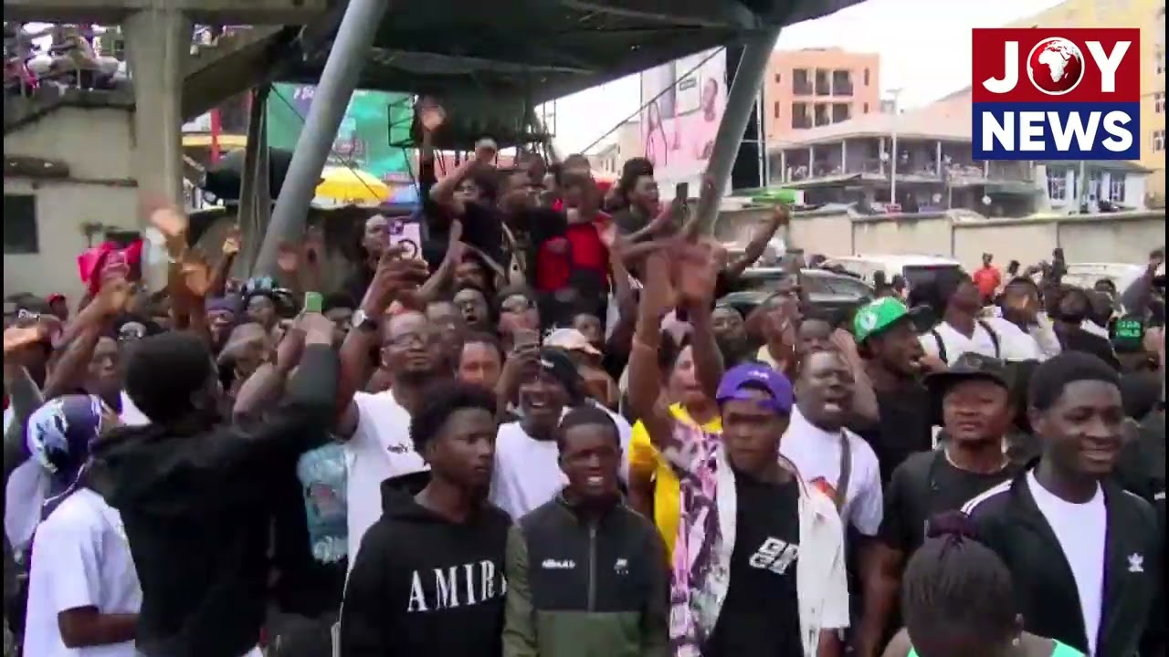 Adum Fire: Traders pull down roofing sheets used by KMA to cordon off ...